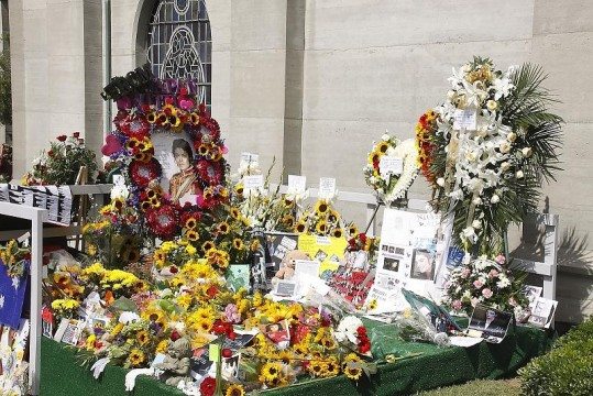 Michael Jackson Memorial at Forest Lawn Cemetery, Los Angeles, CA ...